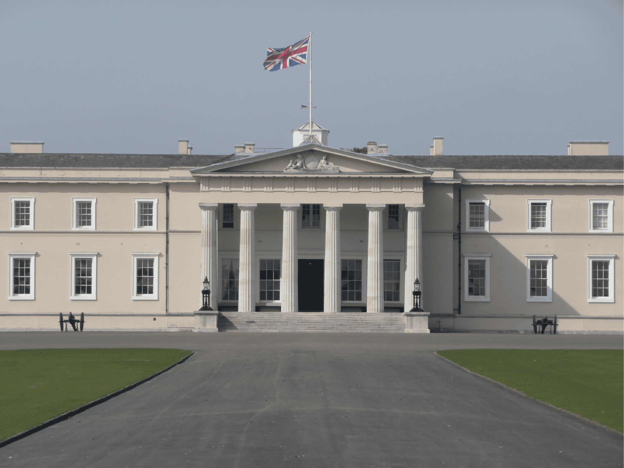 Tour around The Royal Military Academy Sandhurst (RMAS) | Surrey Hills ...